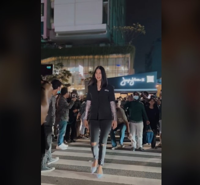 Keren! Paula Verhoeven dan Bonge Catwalk di Citayam Fashion Week